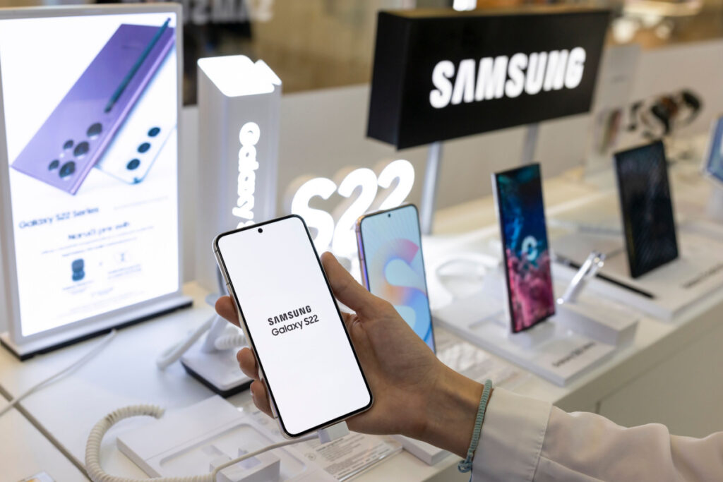 Samsung opens ‘phygital’ store at Dubai Mall - ME Retail News